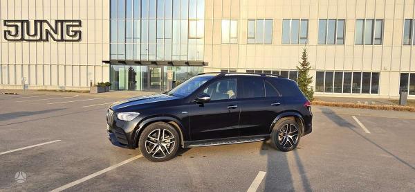 Melns Mercedes-Benz GLE 53 AMG 2020 Viļņa, ar dzinēja tilpumu 3.00 L un nobraukumu 82 tūkst. km par 52999 €, foto 1 vietnē AUTOMOTO.COM.LV