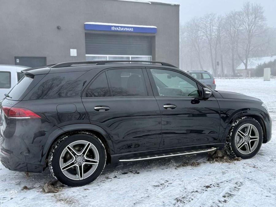 Melns Mercedes-Benz GLE 53 AMG 2023 Tauragė, ar dzinēja tilpumu 3.00 L un nobraukumu 107 tūkst. km par 53900 €, foto 10 vietnē AUTOMOTO.COM.LV
