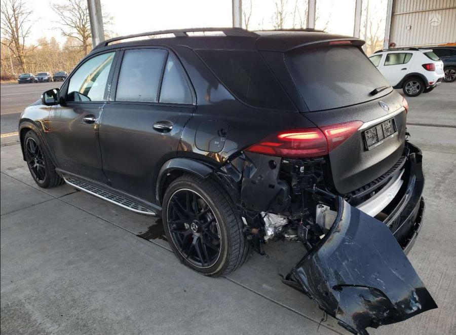 Melns Mercedes-Benz GLE 53 AMG 2025 Klaipėda, ar dzinēja tilpumu 3.00 L un nobraukumu 5 tūkst. km par 48250 €, foto 3 vietnē AUTOMOTO.COM.LV
