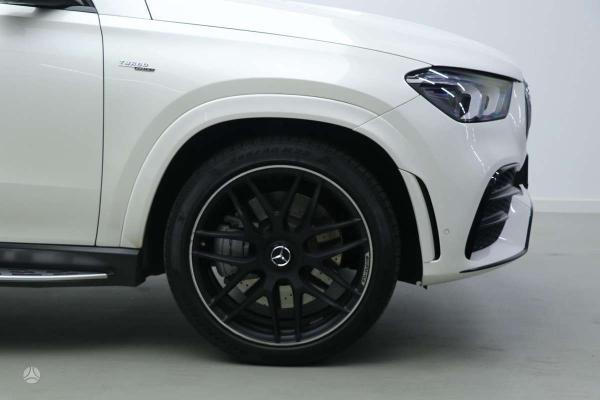White Mercedes-Benz GLE 53 AMG 2021 in Vilnius, with an engine capacity of 3.00 L and mileage of 113 thousand km for 59990 €, photo 4 on AUTOMOTO.COM.LV