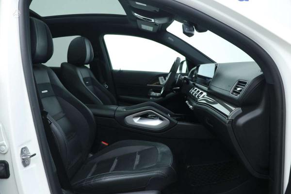 White Mercedes-Benz GLE 53 AMG 2021 in Vilnius, with an engine capacity of 3.00 L and mileage of 113 thousand km for 59990 €, photo 10 on AUTOMOTO.COM.LV