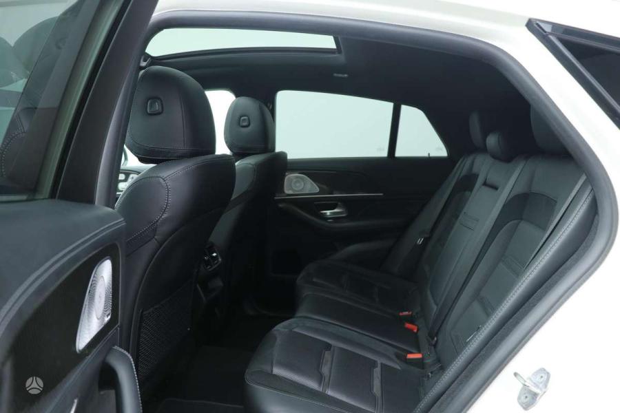 White Mercedes-Benz GLE 53 AMG 2021 in Vilnius, with an engine capacity of 3.00 L and mileage of 113 thousand km for 59990 €, photo 15 on AUTOMOTO.COM.LV