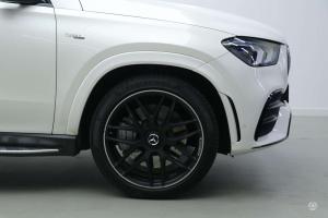 White Mercedes-Benz GLE 53 AMG 2021 in Vilnius, with an engine capacity of 3.00 L and mileage of 113 thousand km for 59990 €, photo 5 on AUTOMOTO.COM.LV