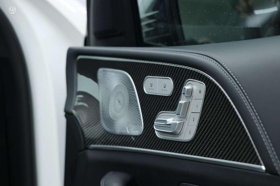 White Mercedes-Benz GLE 53 AMG 2021 in Vilnius, with an engine capacity of 3.00 L and mileage of 113 thousand km for 59990 €, photo 12 on AUTOMOTO.COM.LV
