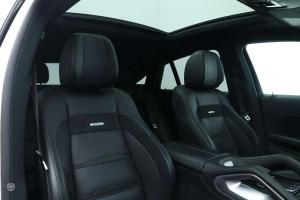 White Mercedes-Benz GLE 53 AMG 2021 in Vilnius, with an engine capacity of 3.00 L and mileage of 113 thousand km for 59990 €, photo 13 on AUTOMOTO.COM.LV