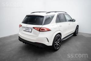 Белый Мерседес GLE 53 AMG 2022 в Таллин, объемом двигателя 3.00 л и пробегом 28 тыс. км за 78999 €, фото 4 на AUTOMOTO.COM.LV