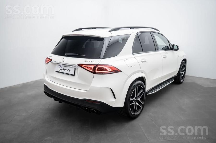 Белый Мерседес GLE 53 AMG 2022 в Таллин, объемом двигателя 3.00 л и пробегом 28 тыс. км за 78999 €, фото 4 на AUTOMOTO.COM.LV