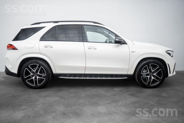 Белый Мерседес GLE 53 AMG 2022 в Таллин, объемом двигателя 3.00 л и пробегом 28 тыс. км за 78999 €, фото 6 на AUTOMOTO.COM.LV