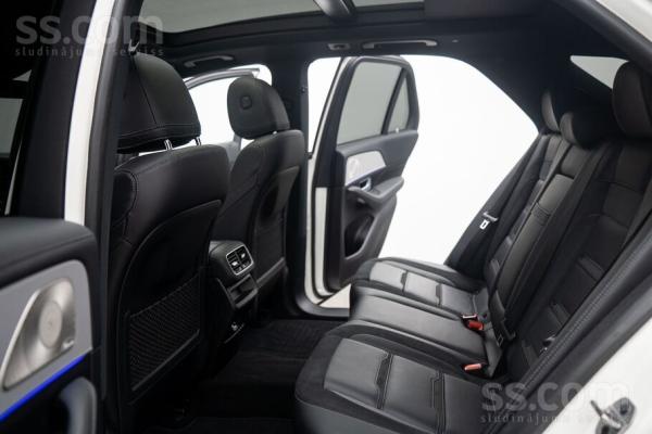 Белый Мерседес GLE 53 AMG 2022 в Таллин, объемом двигателя 3.00 л и пробегом 28 тыс. км за 78999 €, фото 11 на AUTOMOTO.COM.LV