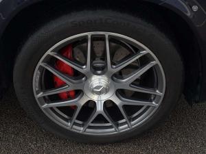 Blue Mercedes-Benz GLE 63 AMG 2021 in Panevezys, with an engine capacity of 3.98 L and mileage of 72 thousand km for 68900 €, photo 33 on AUTOMOTO.COM.LV