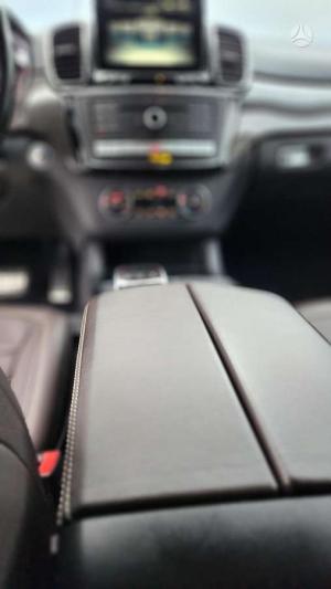 White Mercedes-Benz GLE 63 AMG 2015 in Tallinn, with an engine capacity of 5.46 L and mileage of 19 thousand km for 55000 €, photo 7 on AUTOMOTO.COM.LV