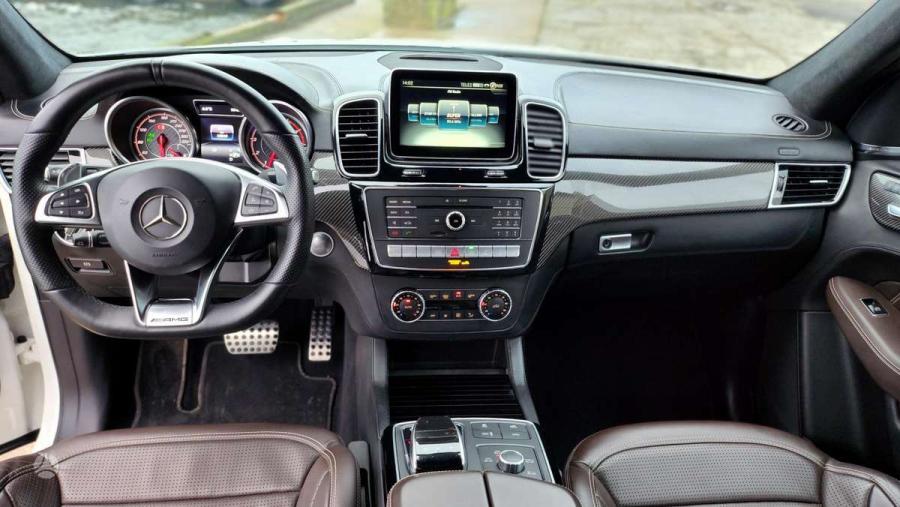 White Mercedes-Benz GLE 63 AMG 2015 in Tallinn, with an engine capacity of 5.46 L and mileage of 19 thousand km for 55000 €, photo 8 on AUTOMOTO.COM.LV