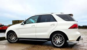 White Mercedes-Benz GLE 63 AMG 2015 in Tallinn, with an engine capacity of 5.46 L and mileage of 19 thousand km for 55000 €, photo 9 on AUTOMOTO.COM.LV