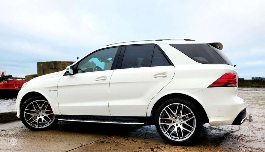 White Mercedes-Benz GLE 63 AMG 2015 in Tallinn, with an engine capacity of 5.46 L and mileage of 19 thousand km for 55000 €, photo 9 on AUTOMOTO.COM.LV