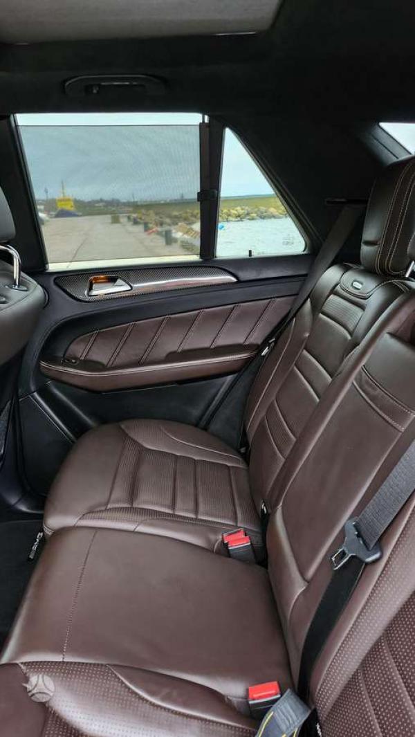 White Mercedes-Benz GLE 63 AMG 2015 in Tallinn, with an engine capacity of 5.46 L and mileage of 19 thousand km for 55000 €, photo 9 on AUTOMOTO.COM.LV
