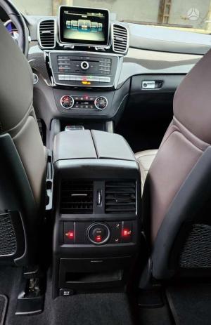 White Mercedes-Benz GLE 63 AMG 2015 in Tallinn, with an engine capacity of 5.46 L and mileage of 19 thousand km for 55000 €, photo 11 on AUTOMOTO.COM.LV