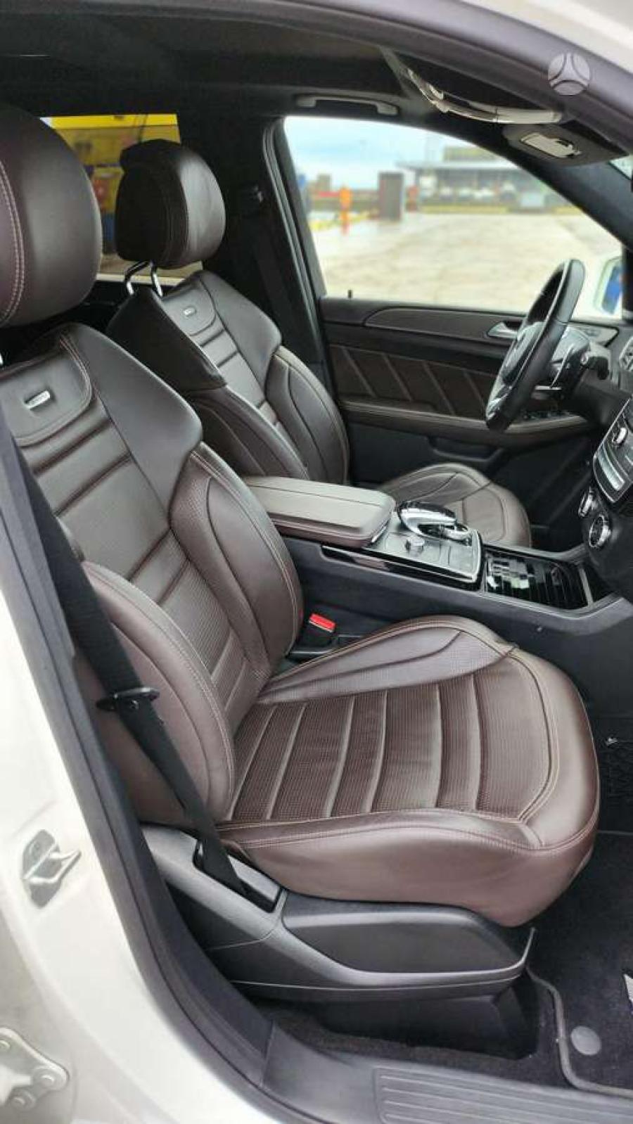 White Mercedes-Benz GLE 63 AMG 2015 in Tallinn, with an engine capacity of 5.46 L and mileage of 19 thousand km for 55000 €, photo 31 on AUTOMOTO.COM.LV