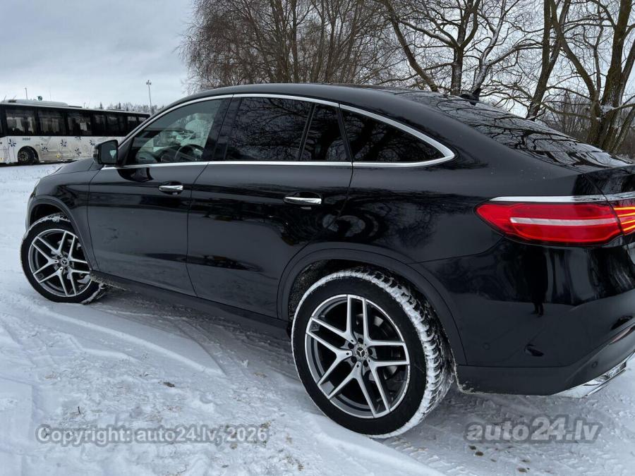 Melns Mercedes-Benz GLE-Class 2019 Tallina, ar dzinēja tilpumu 3.00 L un nobraukumu 171 tūkst. km par 36500 €, foto 5 vietnē AUTOMOTO.COM.LV