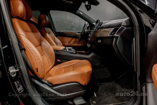 Black Mercedes-Benz GLE-Class 2015 in Parnu, with an engine capacity of 3.00 L and mileage of 320 thousand km for 20900 €, photo 11 on AUTOMOTO.COM.LV