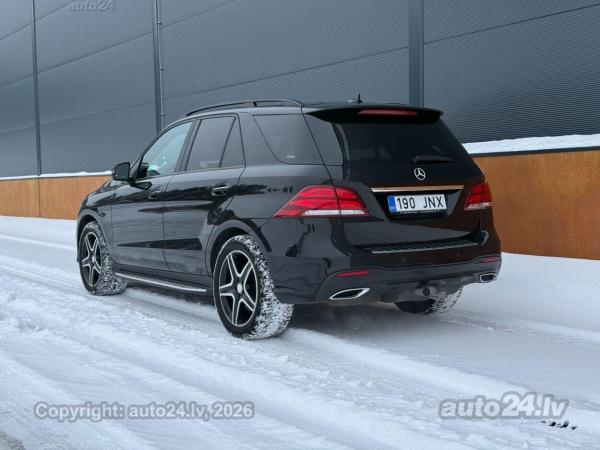 Black Mercedes-Benz GLE-Class 2016 in Tallinn, with an engine capacity of 3.00 L and mileage of 237 thousand km for 19900 €, photo 4 on AUTOMOTO.COM.LV
