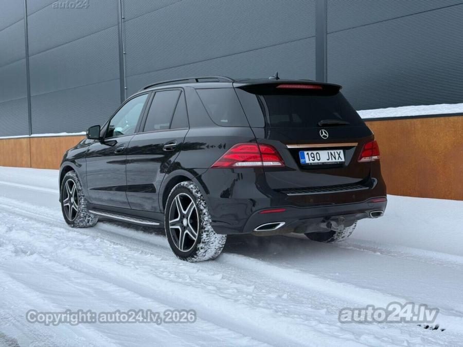 Melns Mercedes-Benz GLE-Class 2016 Tallina, ar dzinēja tilpumu 3.00 L un nobraukumu 237 tūkst. km par 19900 €, foto 4 vietnē AUTOMOTO.COM.LV