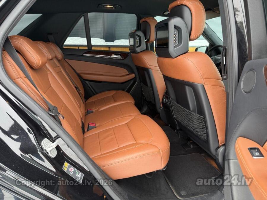 Melns Mercedes-Benz GLE-Class 2016 Tallina, ar dzinēja tilpumu 3.00 L un nobraukumu 237 tūkst. km par 19900 €, foto 11 vietnē AUTOMOTO.COM.LV