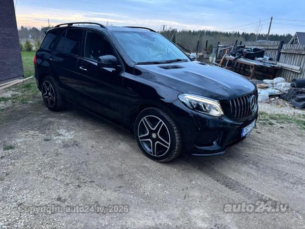 Melns Mercedes-Benz GLE-Class 2016 Tallina, ar dzinēja tilpumu 3.00 L un nobraukumu 201 tūkst. km par 28500 €, foto 1 vietnē AUTOMOTO.COM.LV