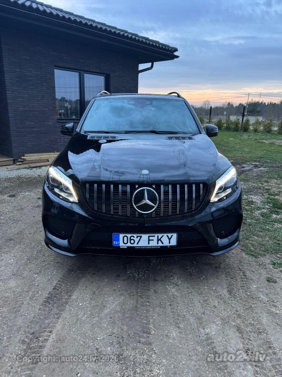 Melns Mercedes-Benz GLE-Class 2016 Tallina, ar dzinēja tilpumu 3.00 L un nobraukumu 201 tūkst. km par 28500 €, foto 3 vietnē AUTOMOTO.COM.LV