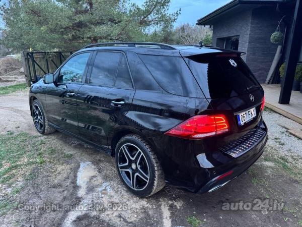 Black Mercedes-Benz GLE-Class 2016 in Tallinn, with an engine capacity of 3.00 L and mileage of 201 thousand km for 28500 €, photo 5 on AUTOMOTO.COM.LV