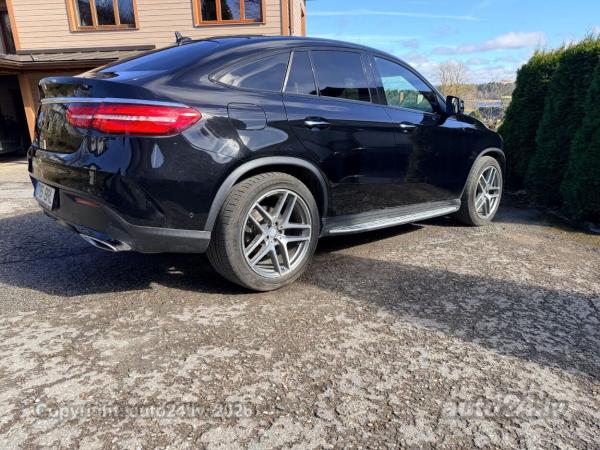 Melns Mercedes-Benz GLE-Class 2016 Tallina, ar dzinēja tilpumu 3.00 L un nobraukumu 166 tūkst. km par 33900 €, foto 4 vietnē AUTOMOTO.COM.LV