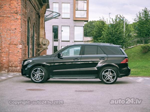 Melns Mercedes-Benz GLE-Class 2016 Tallina, ar dzinēja tilpumu 3.00 L un nobraukumu 166 tūkst. km par 31000 €, foto 2 vietnē AUTOMOTO.COM.LV