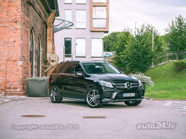 Melns Mercedes-Benz GLE-Class 2016 Tallina, ar dzinēja tilpumu 3.00 L un nobraukumu 166 tūkst. km par 31000 €, foto 7 vietnē AUTOMOTO.COM.LV