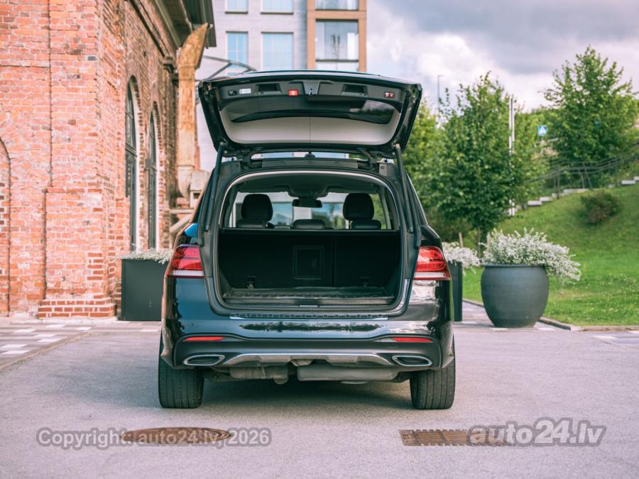 Melns Mercedes-Benz GLE-Class 2016 Tallina, ar dzinēja tilpumu 3.00 L un nobraukumu 166 tūkst. km par 31000 €, foto 10 vietnē AUTOMOTO.COM.LV