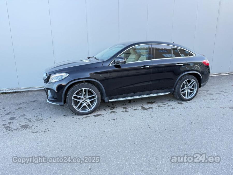 Black Mercedes-Benz GLE-Class 2017 in Tallinn, with an engine capacity of 3.00 L and mileage of 119 thousand km for 34500 €, photo 10 on AUTOMOTO.COM.LV