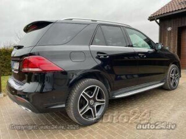 Black Mercedes-Benz GLE-Class 2017 in Tallinn, with an engine capacity of 3.00 L and mileage of 209 thousand km for 26500 €, photo 3 on AUTOMOTO.COM.LV