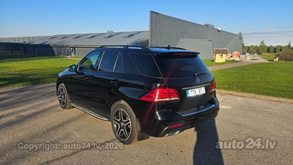 Melns Mercedes-Benz GLE-Class 2017 Viljandi, ar dzinēja tilpumu 3.00 L un nobraukumu 319 tūkst. km par 26800 €, foto 3 vietnē AUTOMOTO.COM.LV