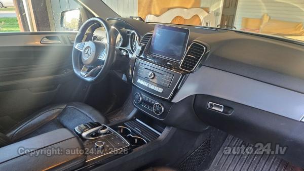 Melns Mercedes-Benz GLE-Class 2017 Viljandi, ar dzinēja tilpumu 3.00 L un nobraukumu 319 tūkst. km par 26800 €, foto 7 vietnē AUTOMOTO.COM.LV