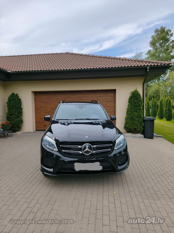 Melns Mercedes-Benz GLE-Class 2017 Tallina, ar dzinēja tilpumu 3.00 L un nobraukumu 163 tūkst. km par 21500 €, foto 3 vietnē AUTOMOTO.COM.LV