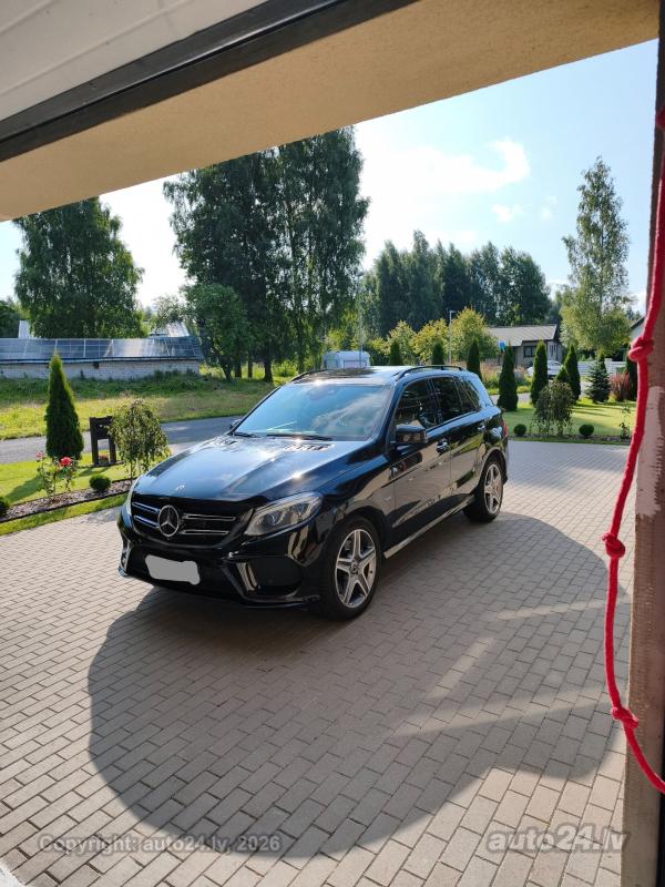 Melns Mercedes-Benz GLE-Class 2017 Tallina, ar dzinēja tilpumu 3.00 L un nobraukumu 163 tūkst. km par 21500 €, foto 6 vietnē AUTOMOTO.COM.LV