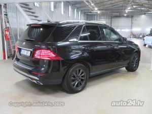 Black Mercedes-Benz GLE-Class 2017 in Tallinn, with an engine capacity of 3.00 L and mileage of 111 thousand km for 27500 €, photo 3 on AUTOMOTO.COM.LV