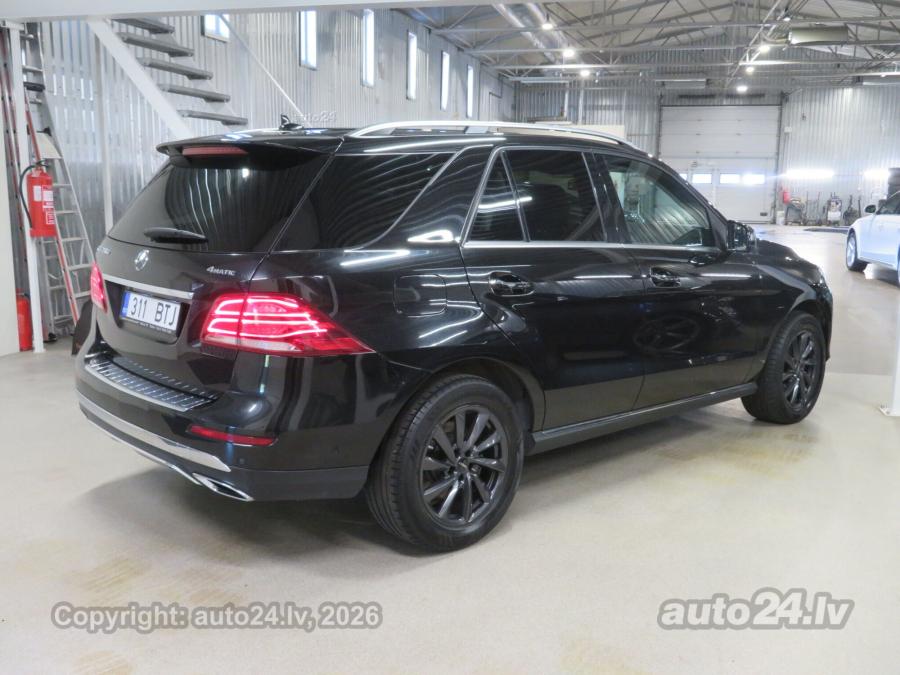Black Mercedes-Benz GLE-Class 2017 in Tallinn, with an engine capacity of 3.00 L and mileage of 111 thousand km for 27500 €, photo 3 on AUTOMOTO.COM.LV