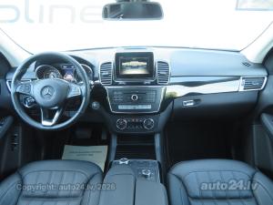 Black Mercedes-Benz GLE-Class 2017 in Tallinn, with an engine capacity of 3.00 L and mileage of 111 thousand km for 27500 €, photo 4 on AUTOMOTO.COM.LV