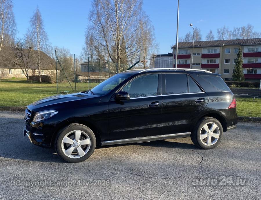 Melns Mercedes-Benz GLE-Class 2018 Tallina, ar dzinēja tilpumu 2.10 L un nobraukumu 277 tūkst. km par 24000 €, foto 3 vietnē AUTOMOTO.COM.LV
