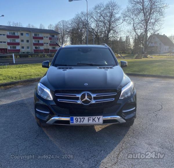 Melns Mercedes-Benz GLE-Class 2018 Tallina, ar dzinēja tilpumu 2.10 L un nobraukumu 277 tūkst. km par 24000 €, foto 5 vietnē AUTOMOTO.COM.LV
