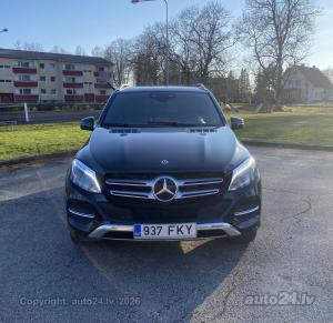Melns Mercedes-Benz GLE-Class 2018 Tallina, ar dzinēja tilpumu 2.10 L un nobraukumu 277 tūkst. km par 24000 €, foto 6 vietnē AUTOMOTO.COM.LV