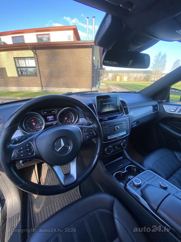 Melns Mercedes-Benz GLE-Class 2018 Tallina, ar dzinēja tilpumu 2.10 L un nobraukumu 277 tūkst. km par 24000 €, foto 6 vietnē AUTOMOTO.COM.LV