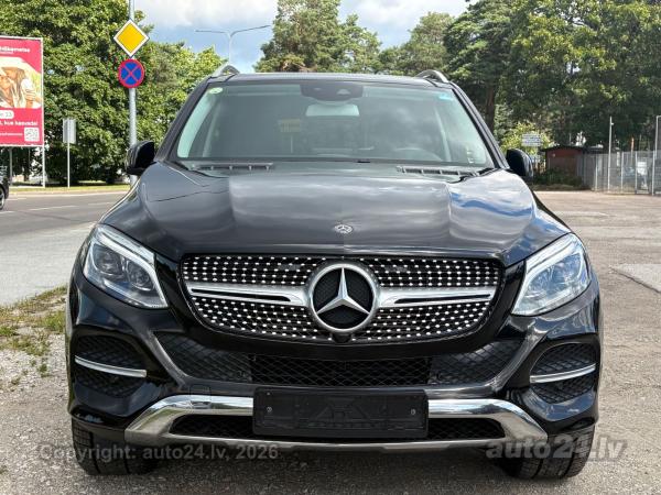 Black Mercedes-Benz GLE-Class 2018 in Parnu, with an engine capacity of 2.50 L and mileage of 176 thousand km for 35000 €, photo 8 on AUTOMOTO.COM.LV