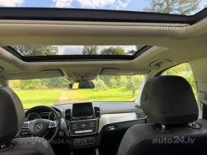 Black Mercedes-Benz GLE-Class 2018 in Tallinn, with an engine capacity of 3.00 L and mileage of 145 thousand km for 29900 €, photo 8 on AUTOMOTO.COM.LV