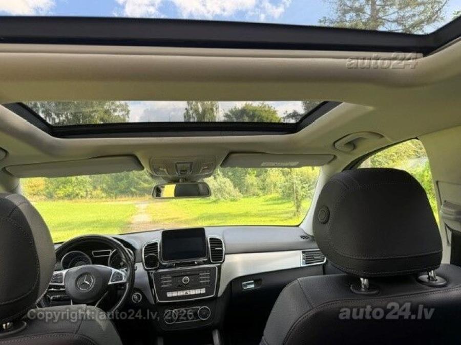 Black Mercedes-Benz GLE-Class 2018 in Tallinn, with an engine capacity of 3.00 L and mileage of 145 thousand km for 29900 €, photo 8 on AUTOMOTO.COM.LV