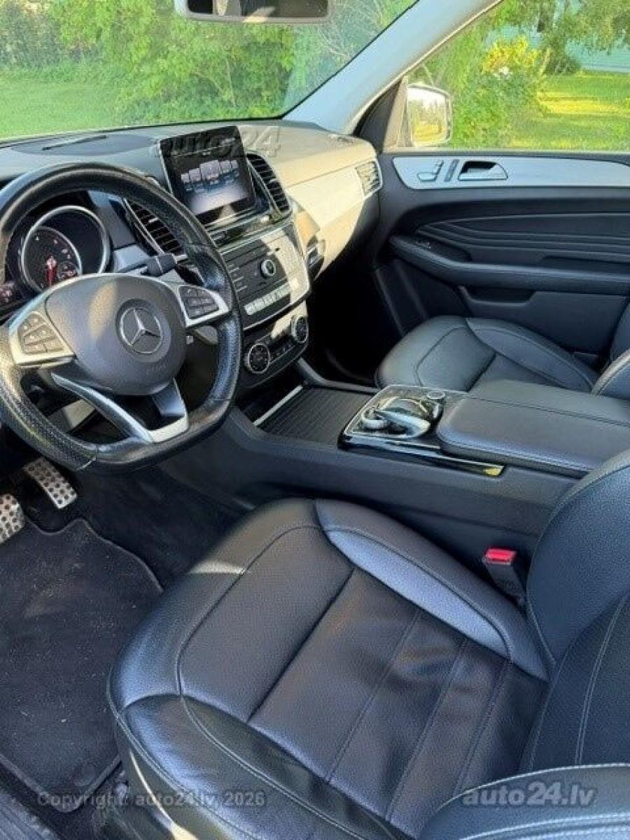 Black Mercedes-Benz GLE-Class 2018 in Tallinn, with an engine capacity of 3.00 L and mileage of 145 thousand km for 29900 €, photo 9 on AUTOMOTO.COM.LV